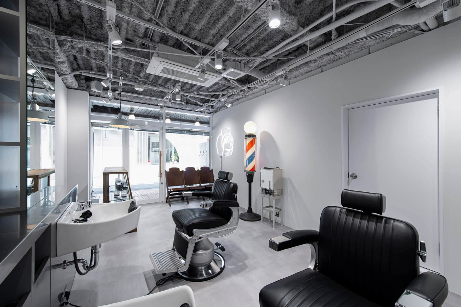 KINGSMAN TOKYO BARBER SHOP 国分寺店 / TOKYO | 美容室(サロン)の設計･内装･デザイン≪タフデザインプロダクト≫